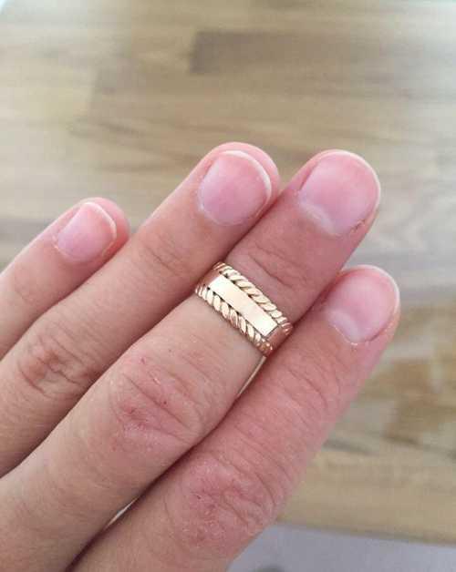 Золотое кольцо на фалангу
