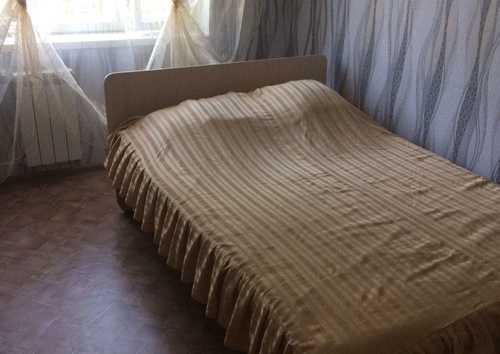 Кровать в комплекте с тюль и покрывалом