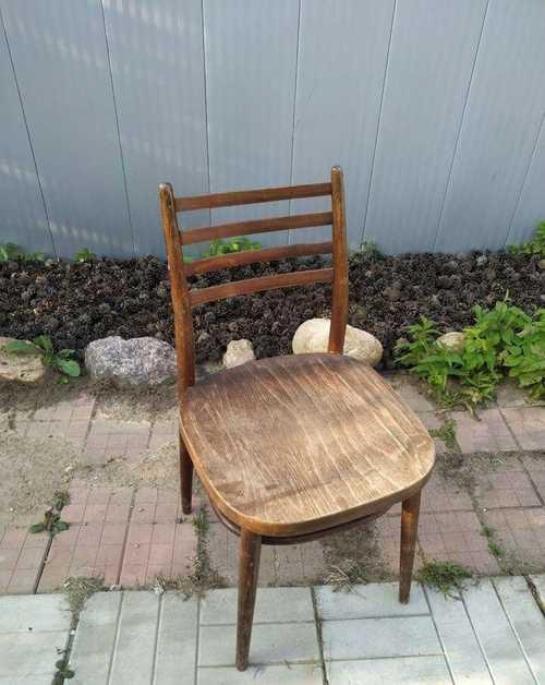 Деревянный ретро стул