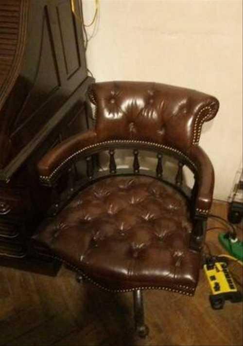 Старинное Кожанное кресло, стул