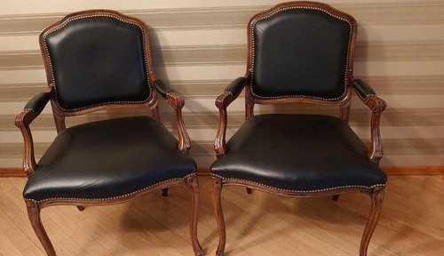 Антикварные резные кожаные кресла - Франция