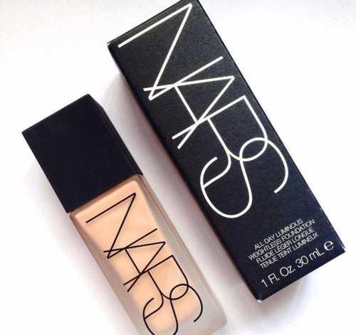 Тональная основа Nars