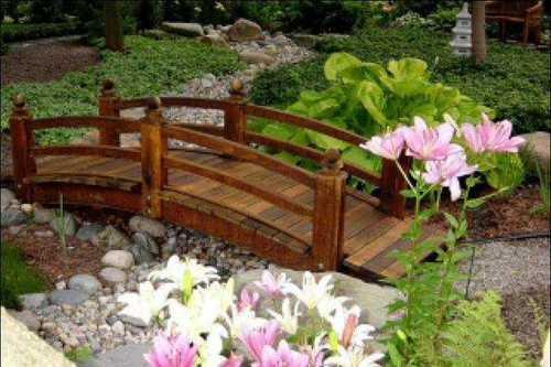 Декоративный садовый мостик из массива сосны