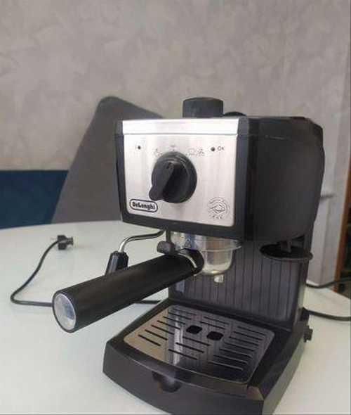 Кофеварка рожковая DeLonghi EC157.B