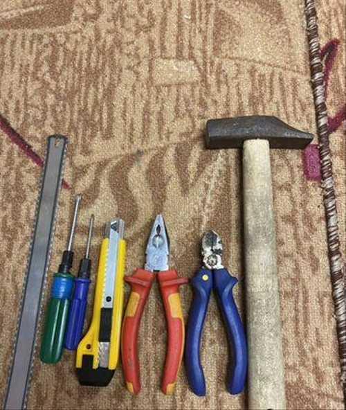Инструменты (молоток, бокорезы, плоскогубцы)