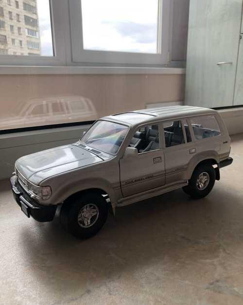 Моделька Land Cruiser