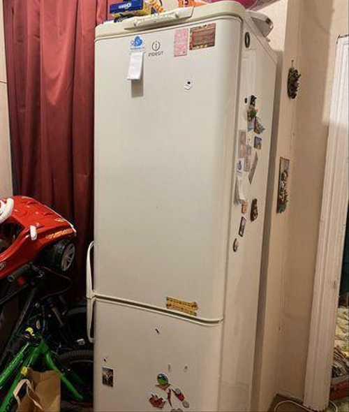 Холодильник Indesit C240G