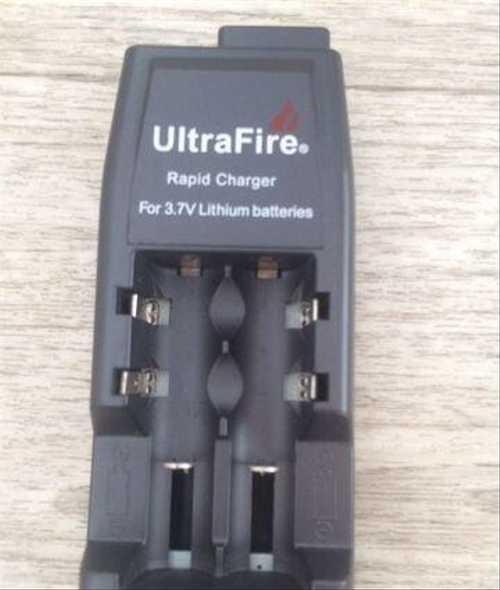 Зарядное устройство для 18650 UltraFire WF-139