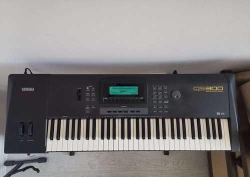 Синтезатор Yamaha QS300