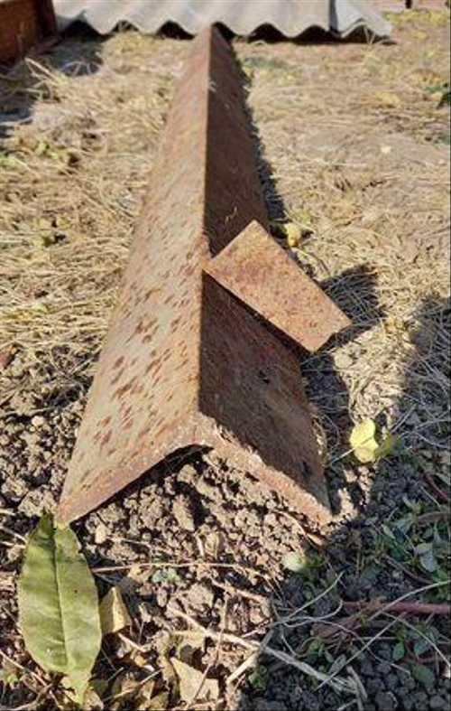 Металлический уголок