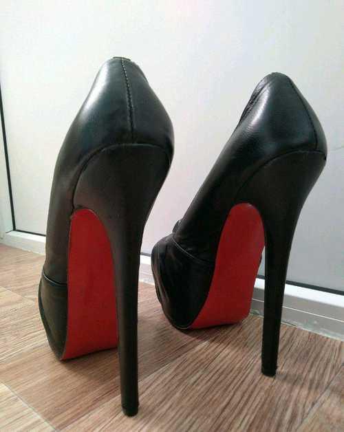 Туфли женские "Christian Louboutin"