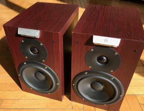 Полочные колонки авито. Audiovector k3. Bowers Wilkins lm1. Акустическая система Audiovector k1 super.