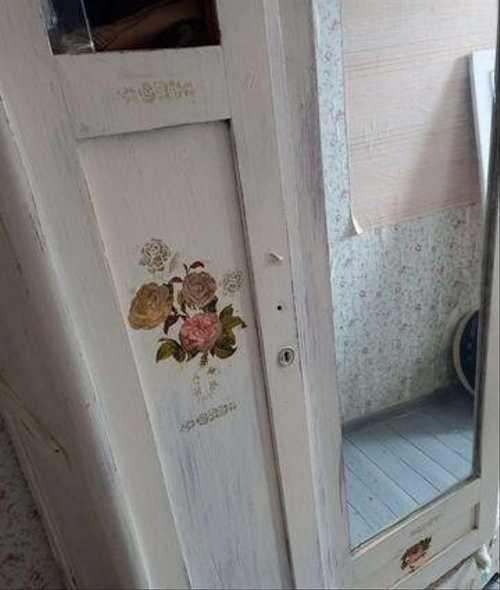 Шкаф платяной старинный,с зеркалом