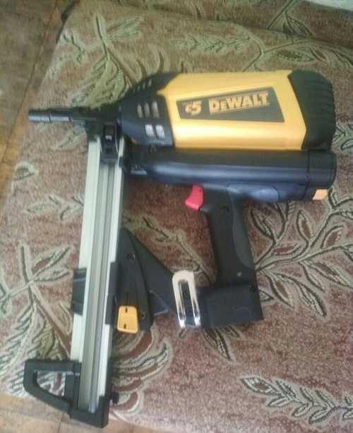 Продам газовый монтажный пистолет DewaLt