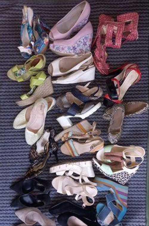 Много обуви разных размеров