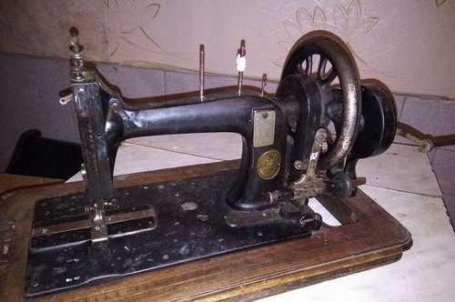 Старинная швейная машинка Biesolt&Locke Meissen