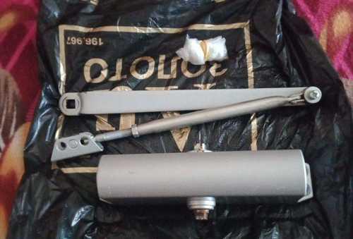 Дверной доводчик king assa abloy