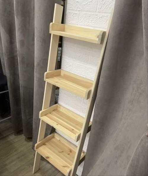 Деревянный стеллаж-лестница