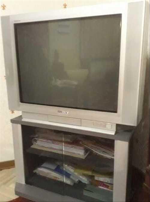 Sony Trinitron с фирменной тумбой