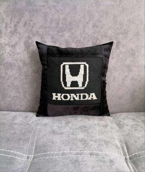 Подушка с логотипом honda
