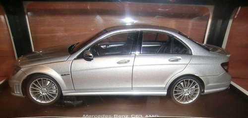 Mercedes-Benz C63 AMG 1:18 autoart