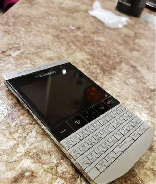Телефон BlackBerry porsche design 9981