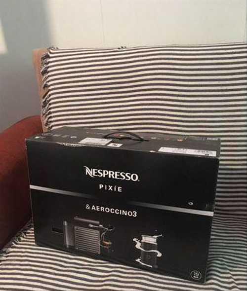 Капсульная кофеварка Nespresso pixie + капучинатор