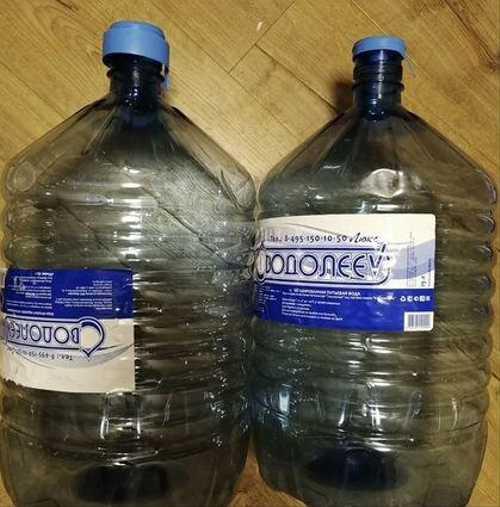 Почему 19 литров. Подставка под бутыль воды 19 литров. Производство воды в 19 литровых бутылях Dio.
