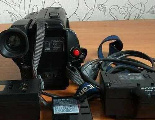 Видеокамера Sony CCD-TR385E