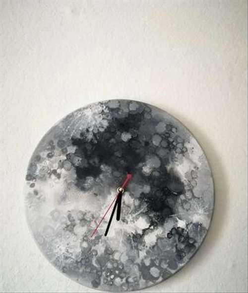 Часы настенные луна