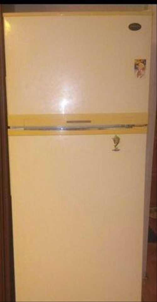 Вместительный холодильник Daewoo,помогу с доставко