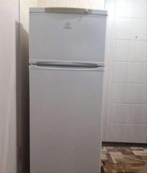 Холодильник бу indesit st145 (неисправный)