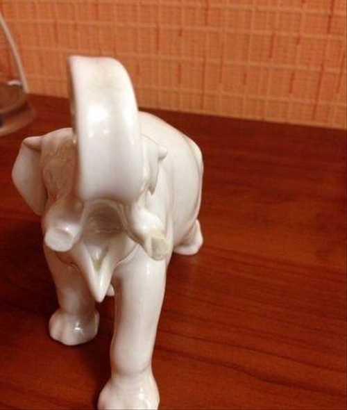 Фарфоровая статуэтка "Слон белый"