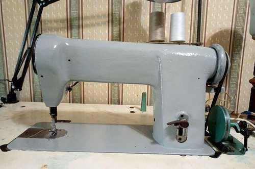 Продам промышленную швейную машину 97 класса