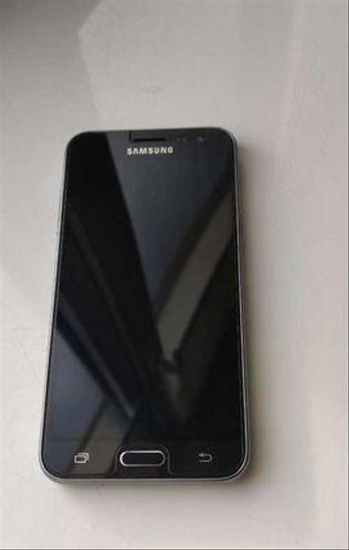 Смартфон Samsung GalaxyJ3