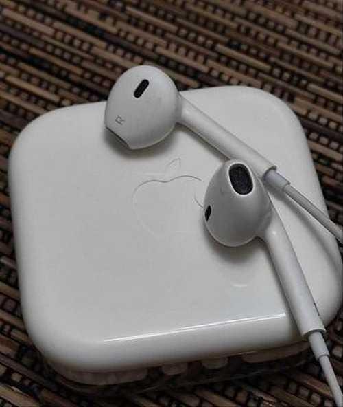 Наушники Apple EarPods with 3.5mm Headphone Plug