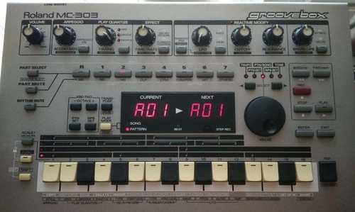 Грувбокс Roland MC303 Groovebox