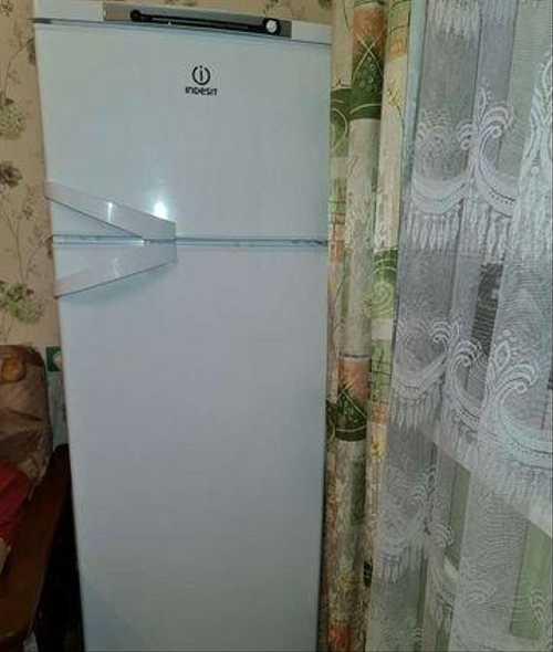 Холодильник Indesit ST167.028