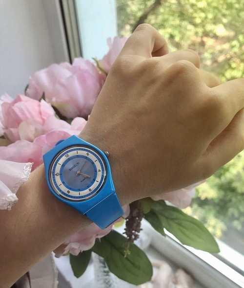 Продам часы Swatch (синий цвет, тонкие)