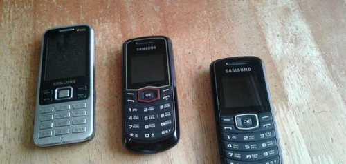 Кнопочный телефон Samsung