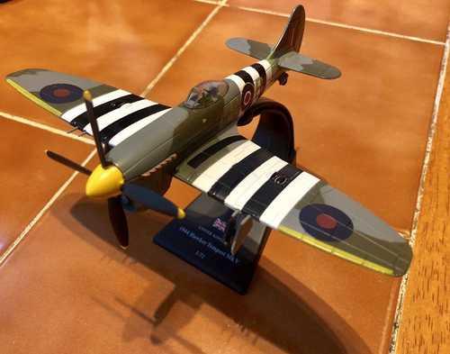 Diecast модель Amercom 1:72 Hawker Tempest Mk V