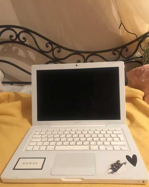 Apple MacBook Pro 2010 White