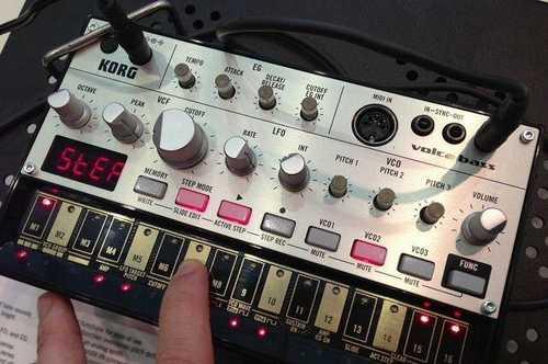 Korg volca bass-Синтезатор