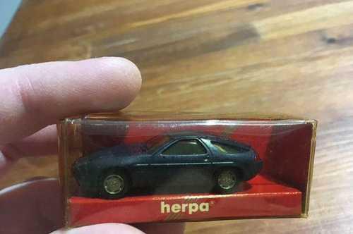 Porsche 928 S4 Green 1/87 Herpa