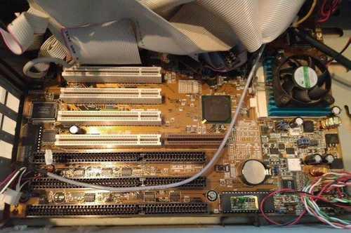 Старый Ретро Компьютер Pentium MMX
