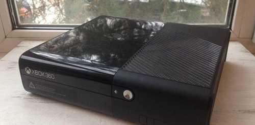 Xbox 360e 4gb