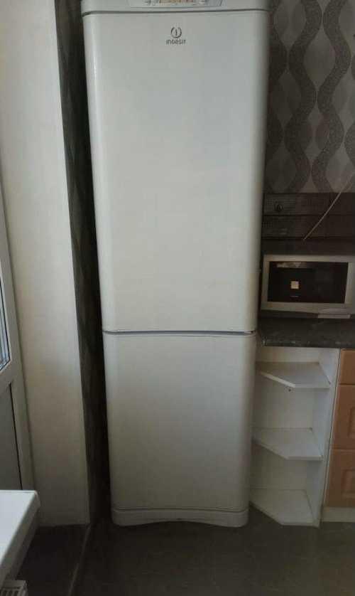 Холодильник indesit c240g