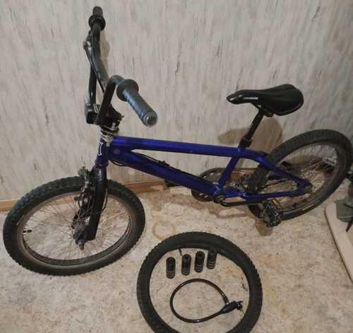 Bmx freestyle atom