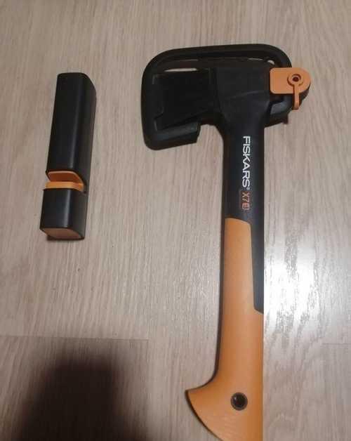 Топор Fiskars X7 в отл.сост. с точилом