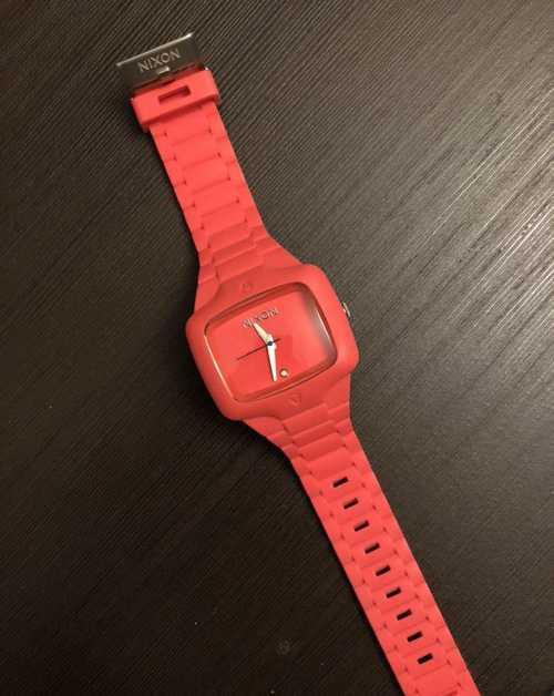 Часы Nixon rubber player коралловые